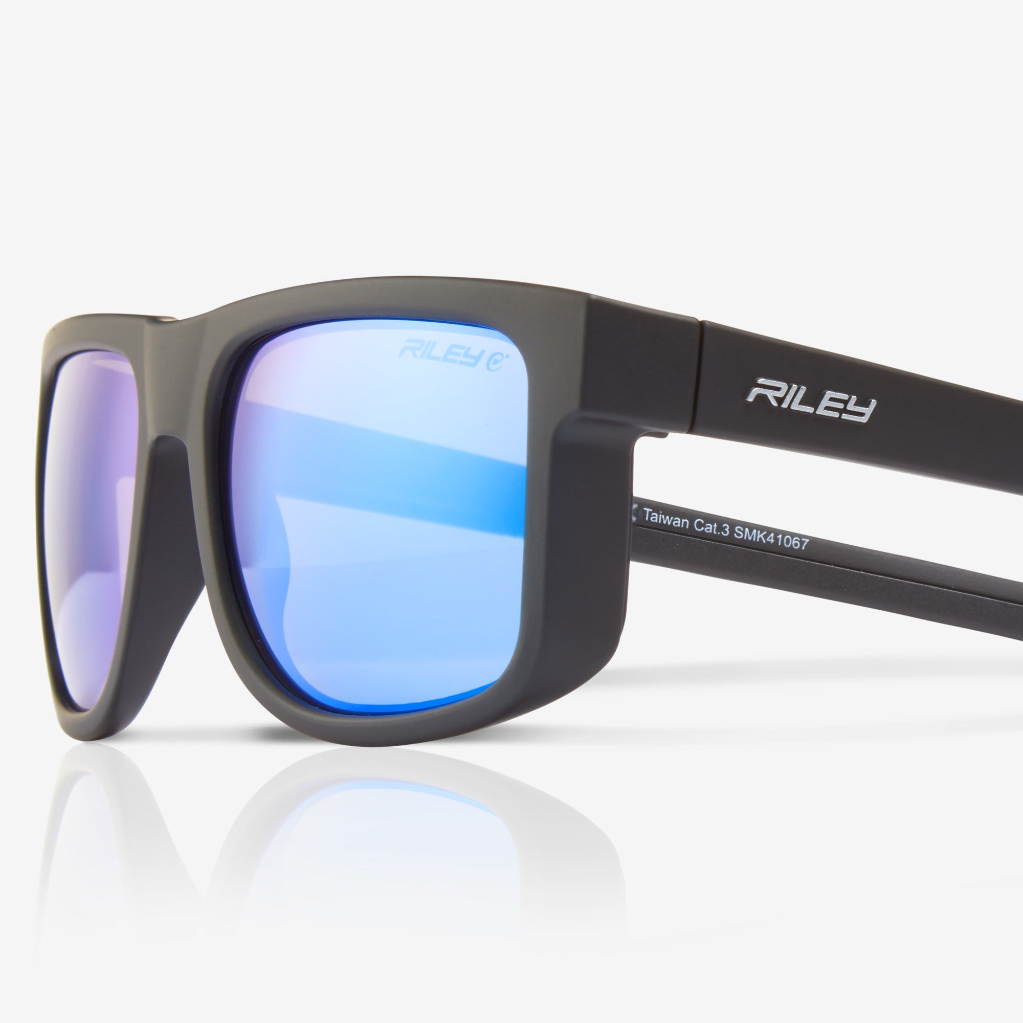 RILEY Navigator Anti-Scratch Wayfarer Sunglasses with Blue Mirror Revo Lens
